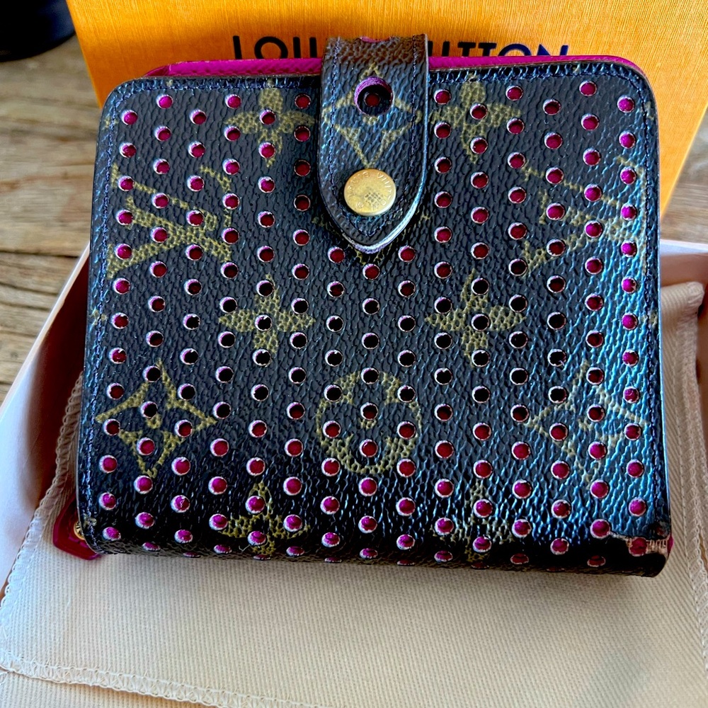 Authentic Louis Vuitton Punch Hole Wallet - Gem